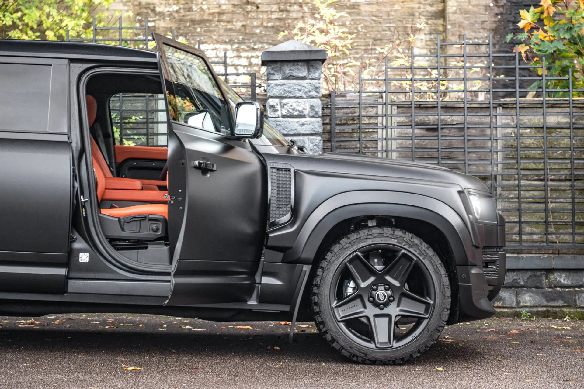22" Land Rover Defender 2020 Mondial Retro RS-Forged Wheels in Black – Chelsea Truck Company