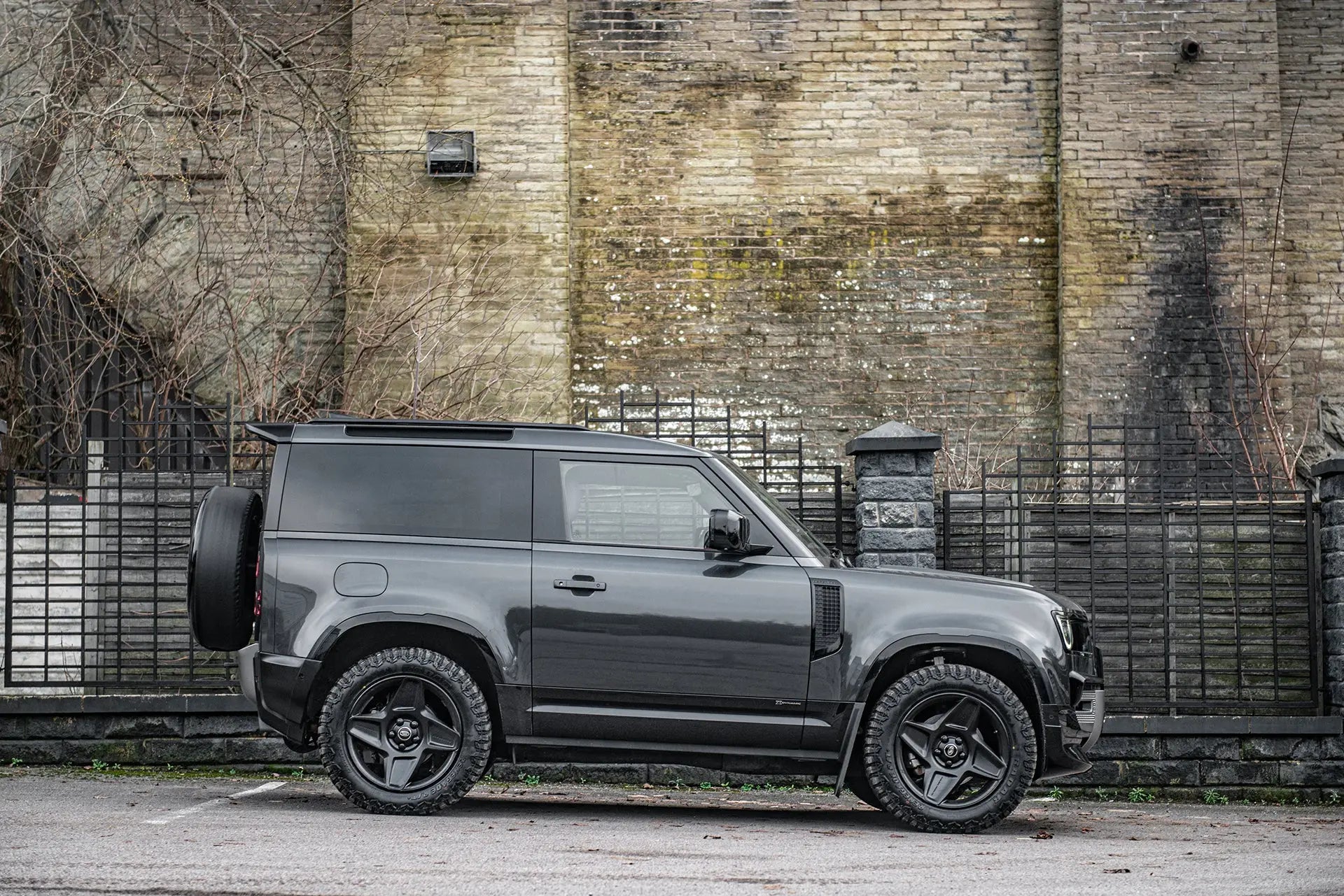 Land Rover Defender (2020-Present) Large Rear Roof Wing – Chelsea Truck ...